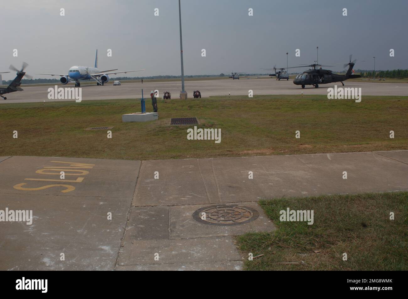 Congressmen Visit Mobile Aviation Training Center - 26-HK-4-132. USA ...