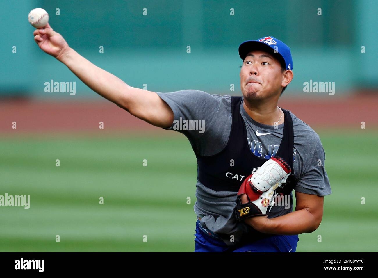 Toronto Blue Jays' Hyun-Jin Ryu warms up before a baseball game against ...