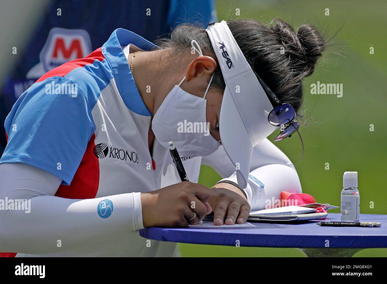 Megan Khang fills out her score card following her second round of the ...