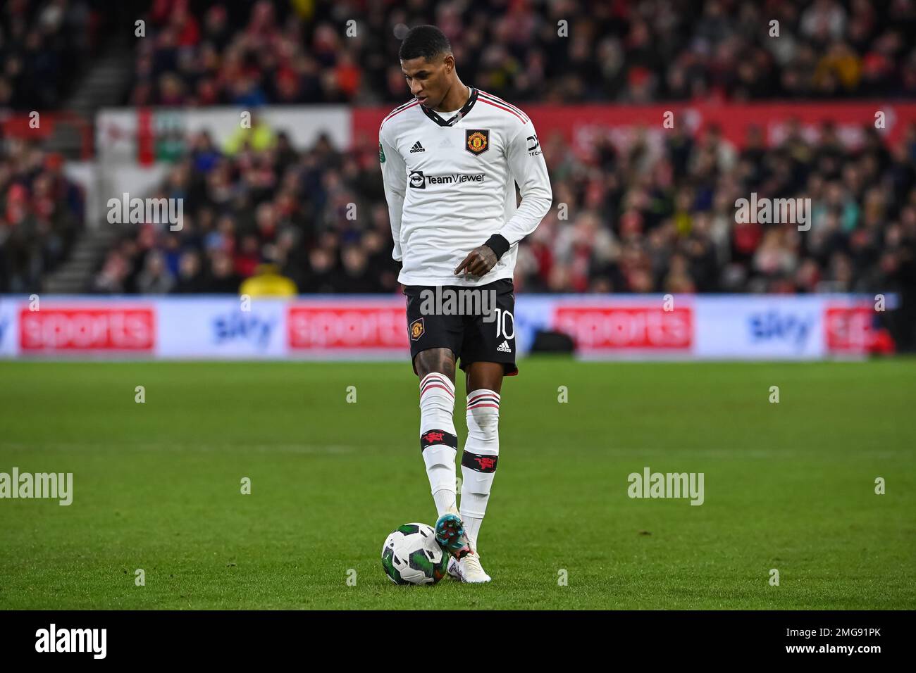 Marcus Rashford #10 of Manchester United controls the ball during the ...