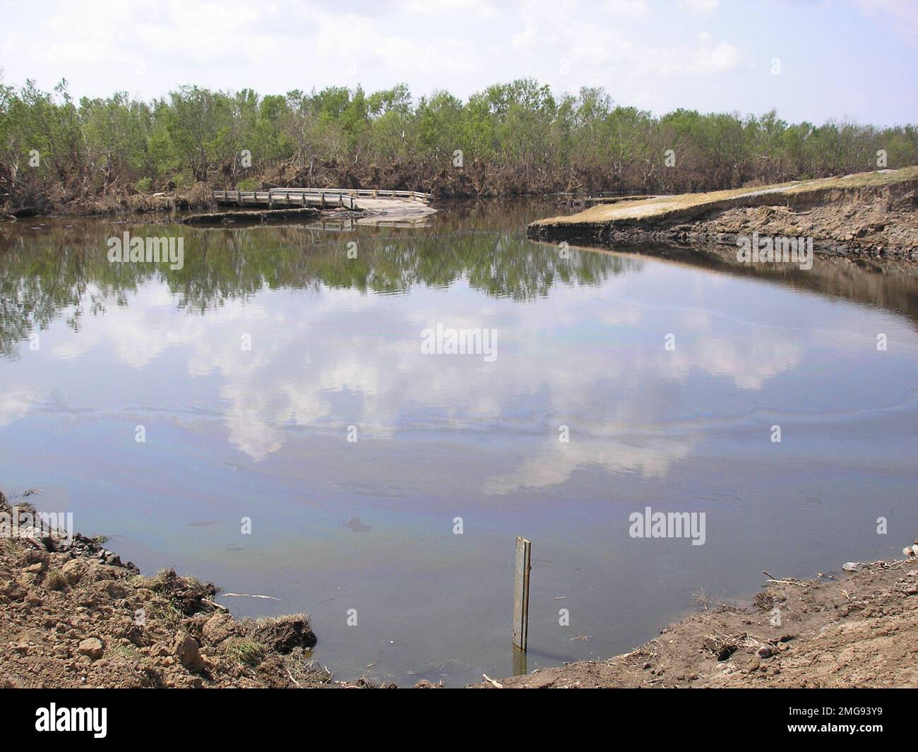 Pollution - ESU St. Louis Response - North Bass - 26-HK-229-65. LEVEE ...