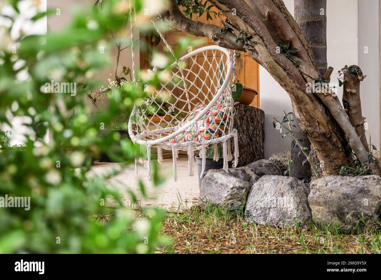 Hammock in front of house hi-res stock photography and images - Alamy