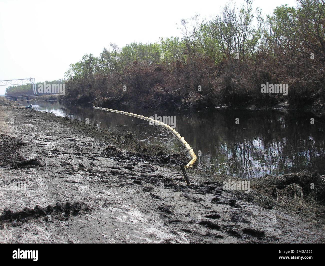 Pollution - ESU St. Louis Response - North Bass - 26-HK-230-48. BOOM ...