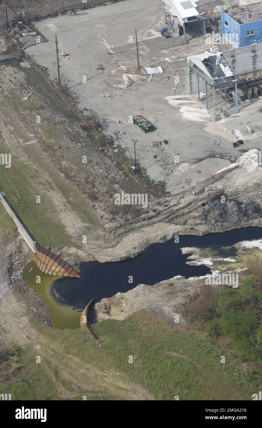 Hurricane katrina broken levee hi-res stock photography and images - Alamy