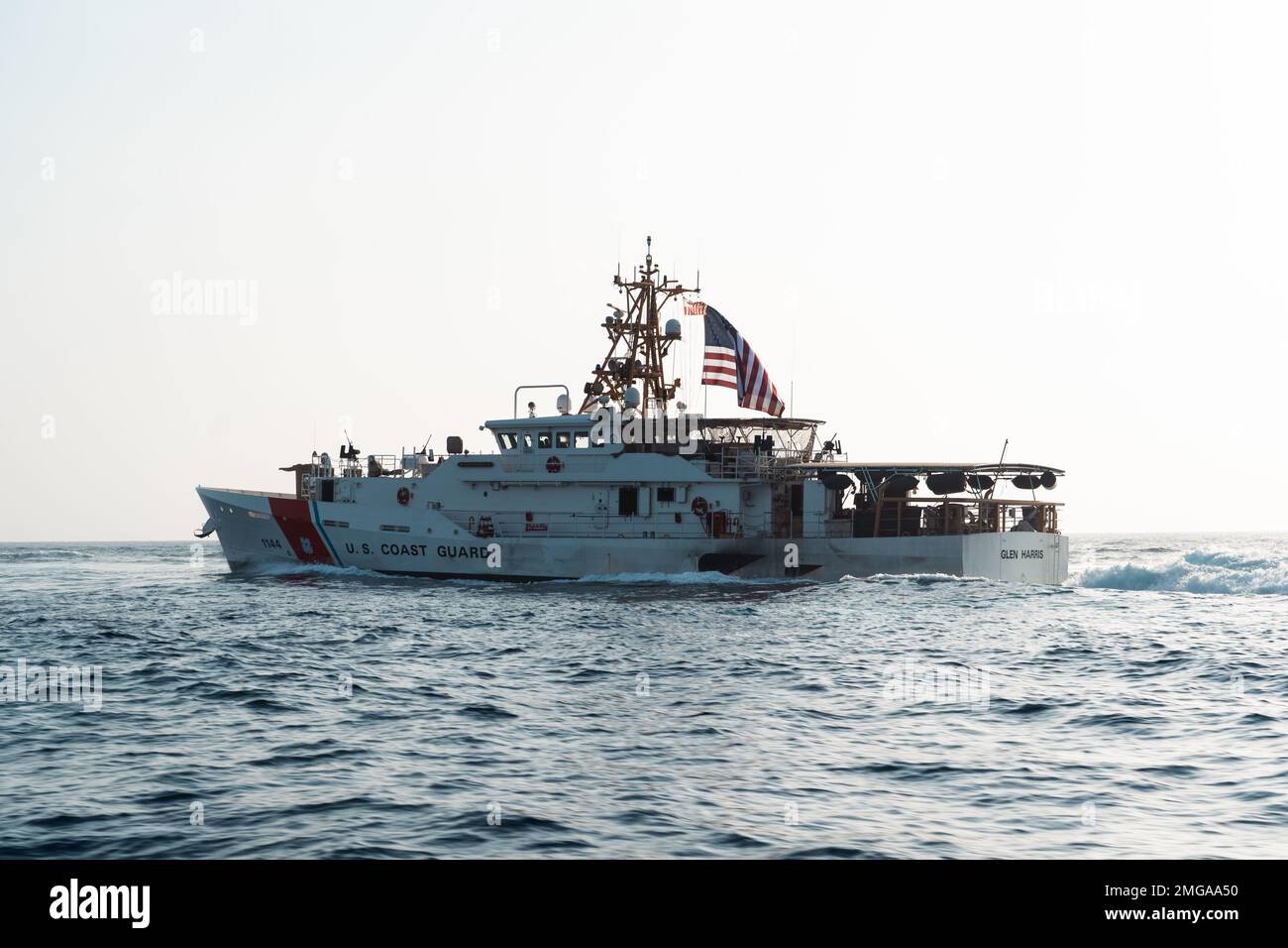220822-A-KS490-1061 STRAIT OF HORMUZ (Aug. 22, 2022) U.S. Coast Guard ...