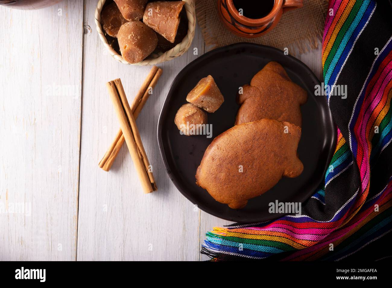 Puerquitos de Piloncillo. Traditional Mexican sweet bread with pig ...