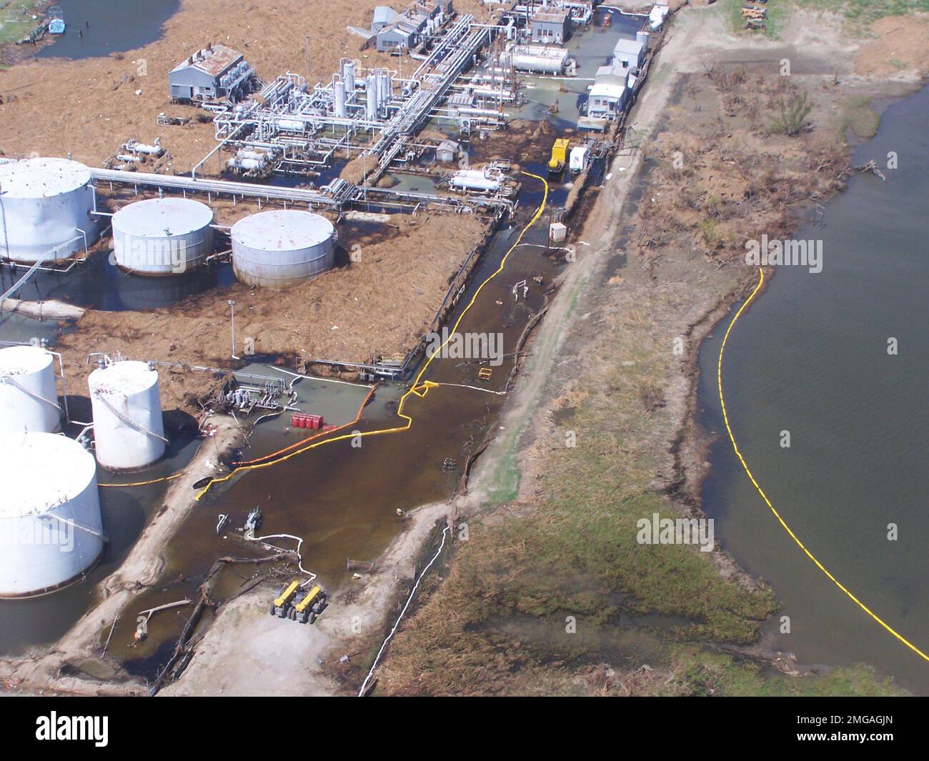 Pollution - ESU St. Louis Response - Miscellaneous - 26-HK-254-288. Overflight. Hurricane ...