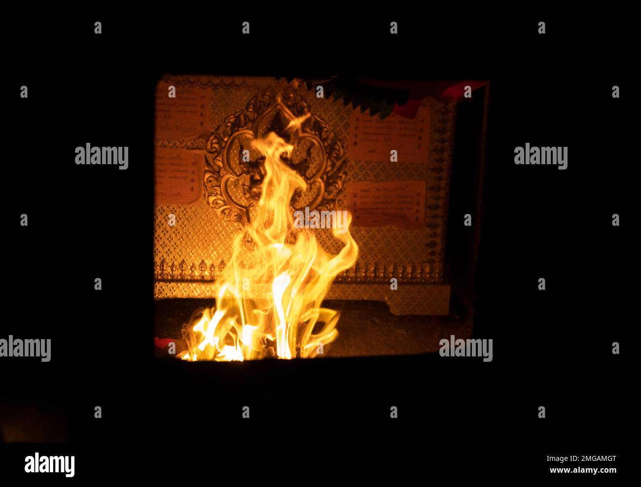 The coffin of the infamous serial killer Si Ouey is cremated at the Wat ...