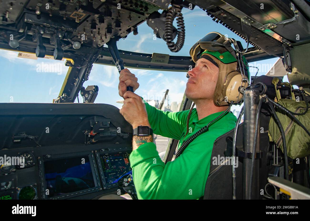 220823-N-TO573-1406 MEDITERRANEAN SEA (Aug. 23, 2022) Chief Aviation ...