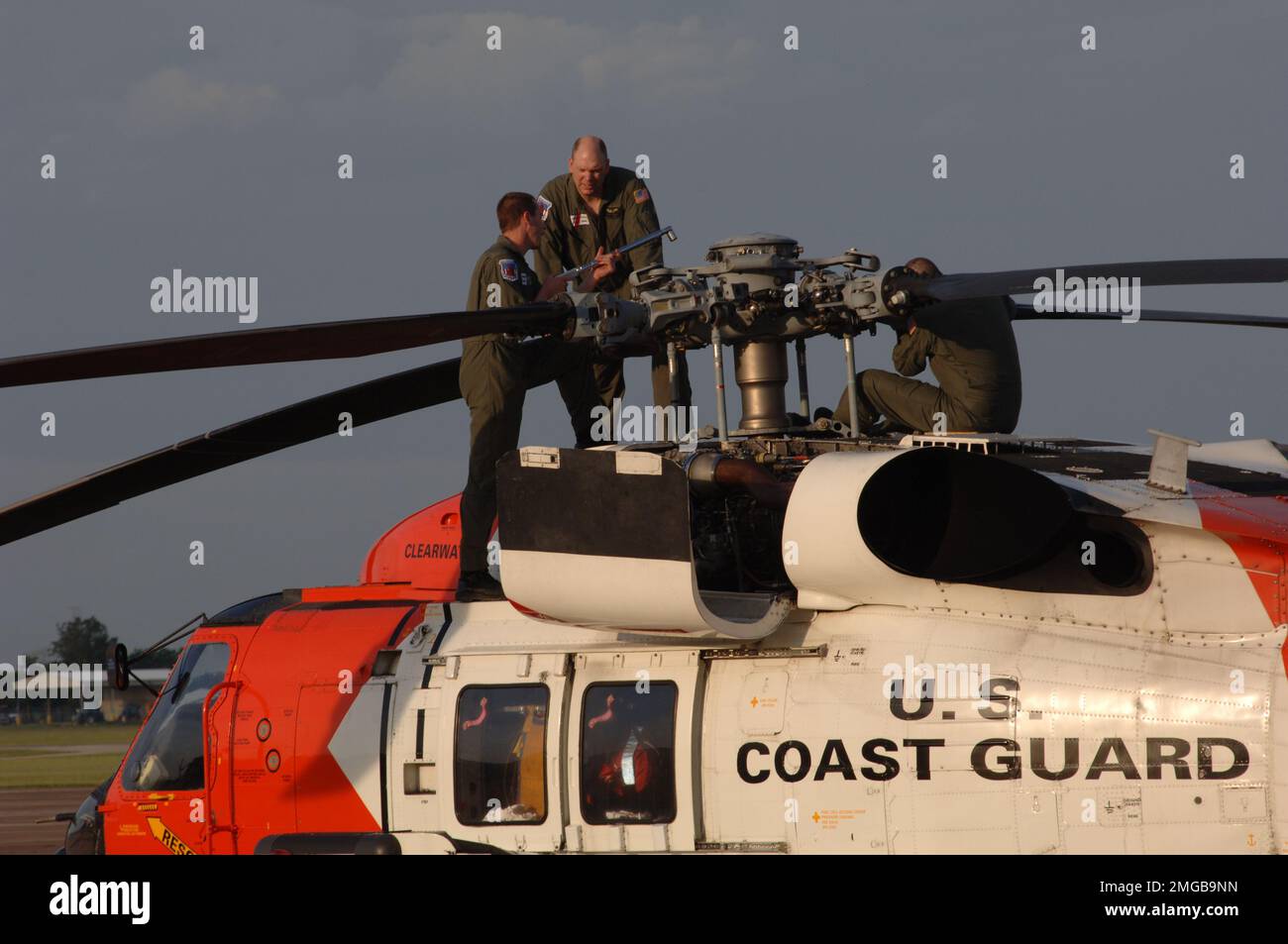 Aircrafts - HH-60 Jayhawk - 26-HK-53-5. CG personnel on top of HH-60 ...