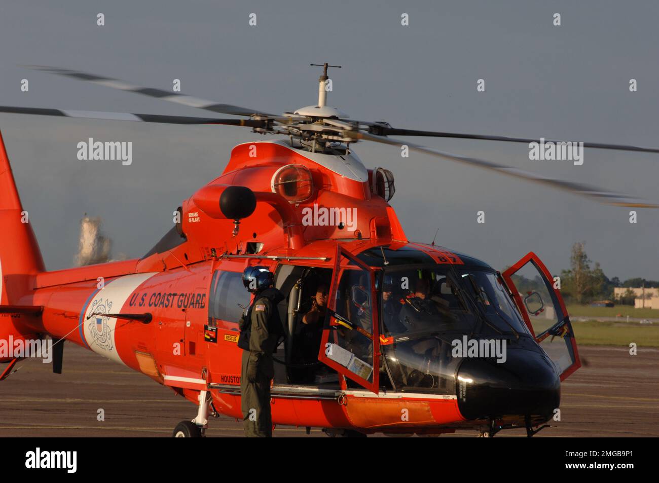 Aircrafts - HH-65 Dolphin - 26-HK-54-86. HH-65 and crew on ramp ...