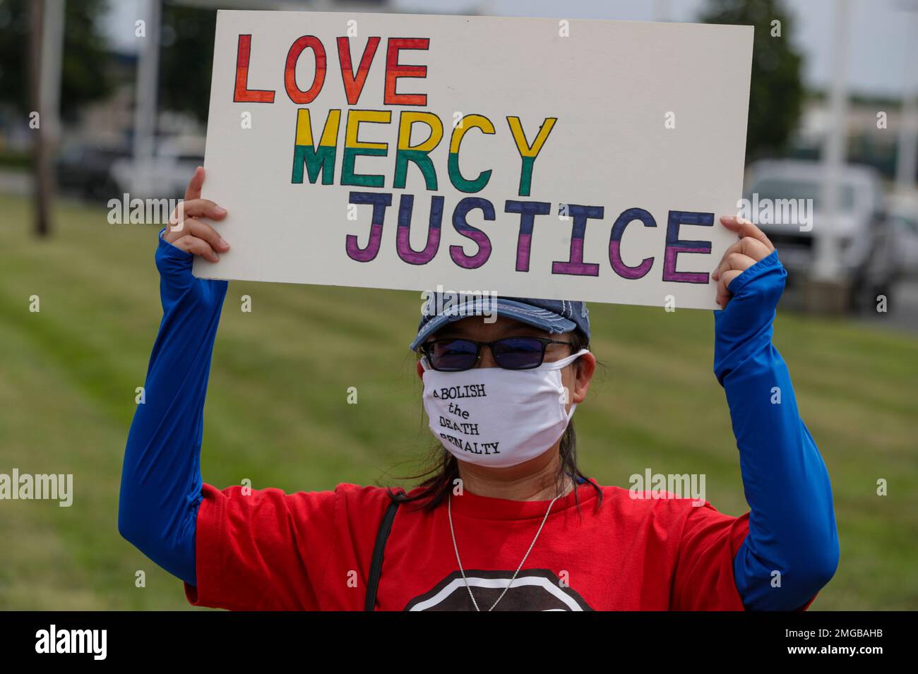 Protesters against the death penalty gather in Terre Haute, Ind ...