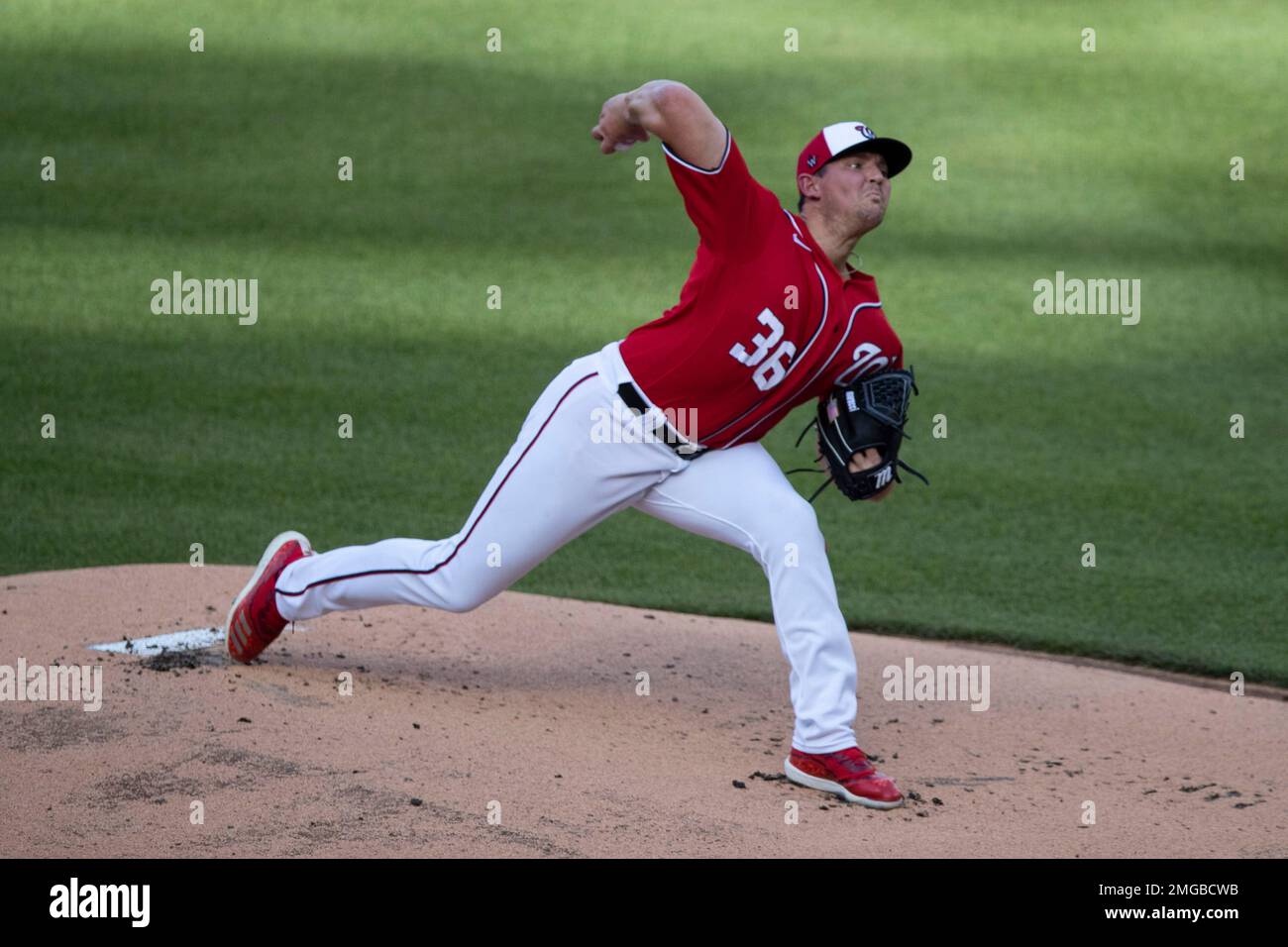 Washington Nationals relief pitcher Will Harris throws during a ...