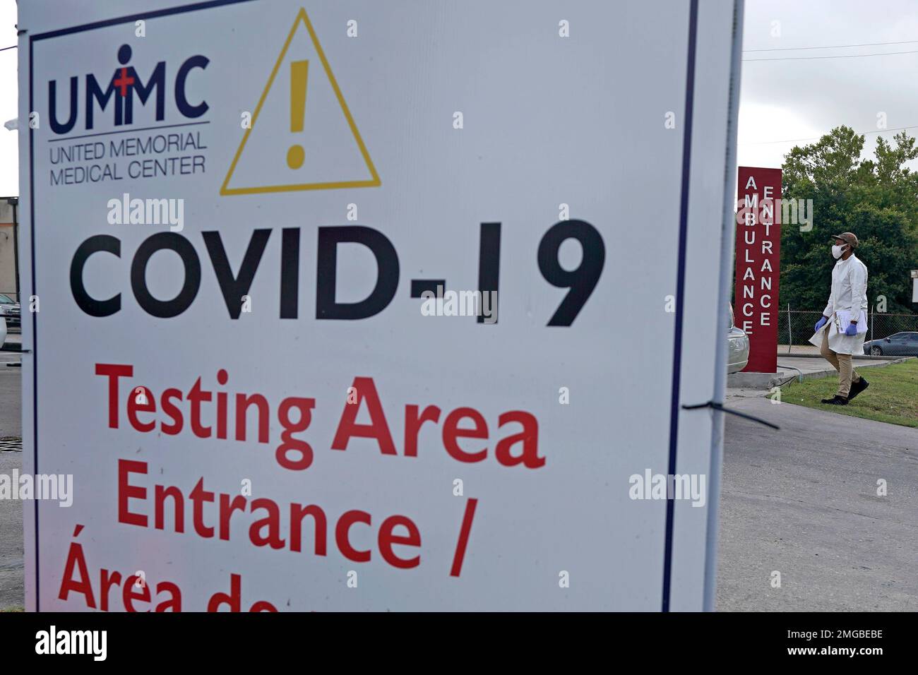 A healthcare worker walks toward the entrance of a COVID-19 testing ...