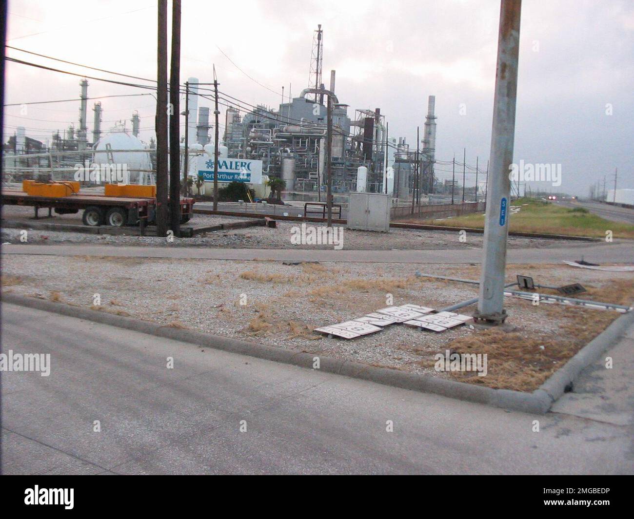 Sabine Refinery - 26-HK-258-6. Hurricane Katrina Stock Photo - Alamy
