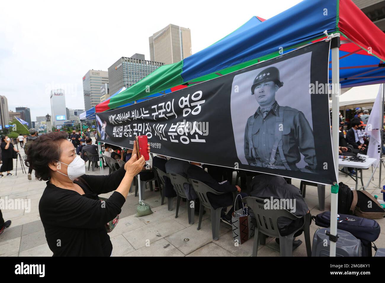 A mourner takes photos of the late South Korean Army Gen Paik Sun-yup ...