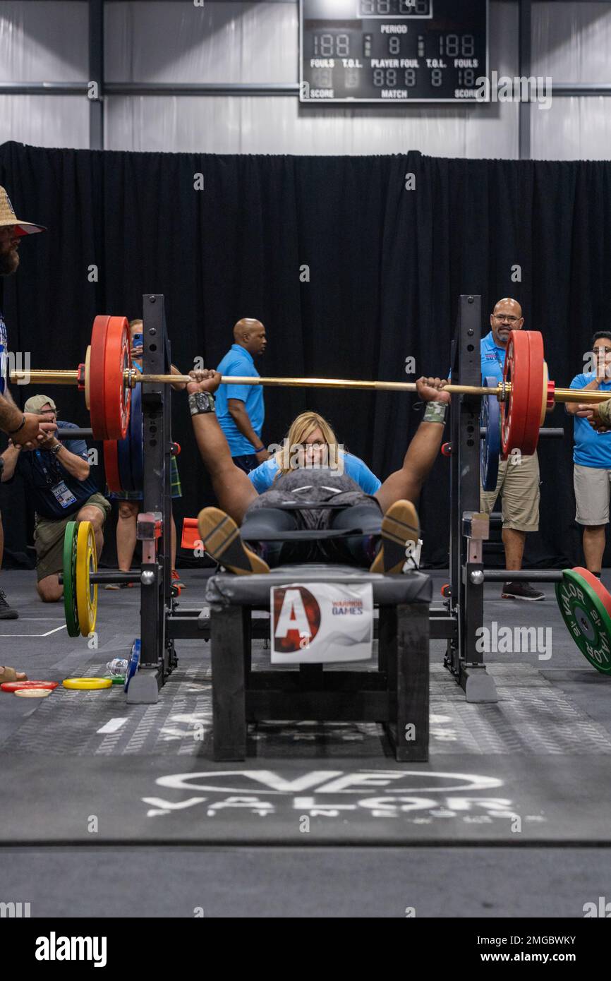 U.S. Army Spc. Darnell Boynton executes a good lift during the ...