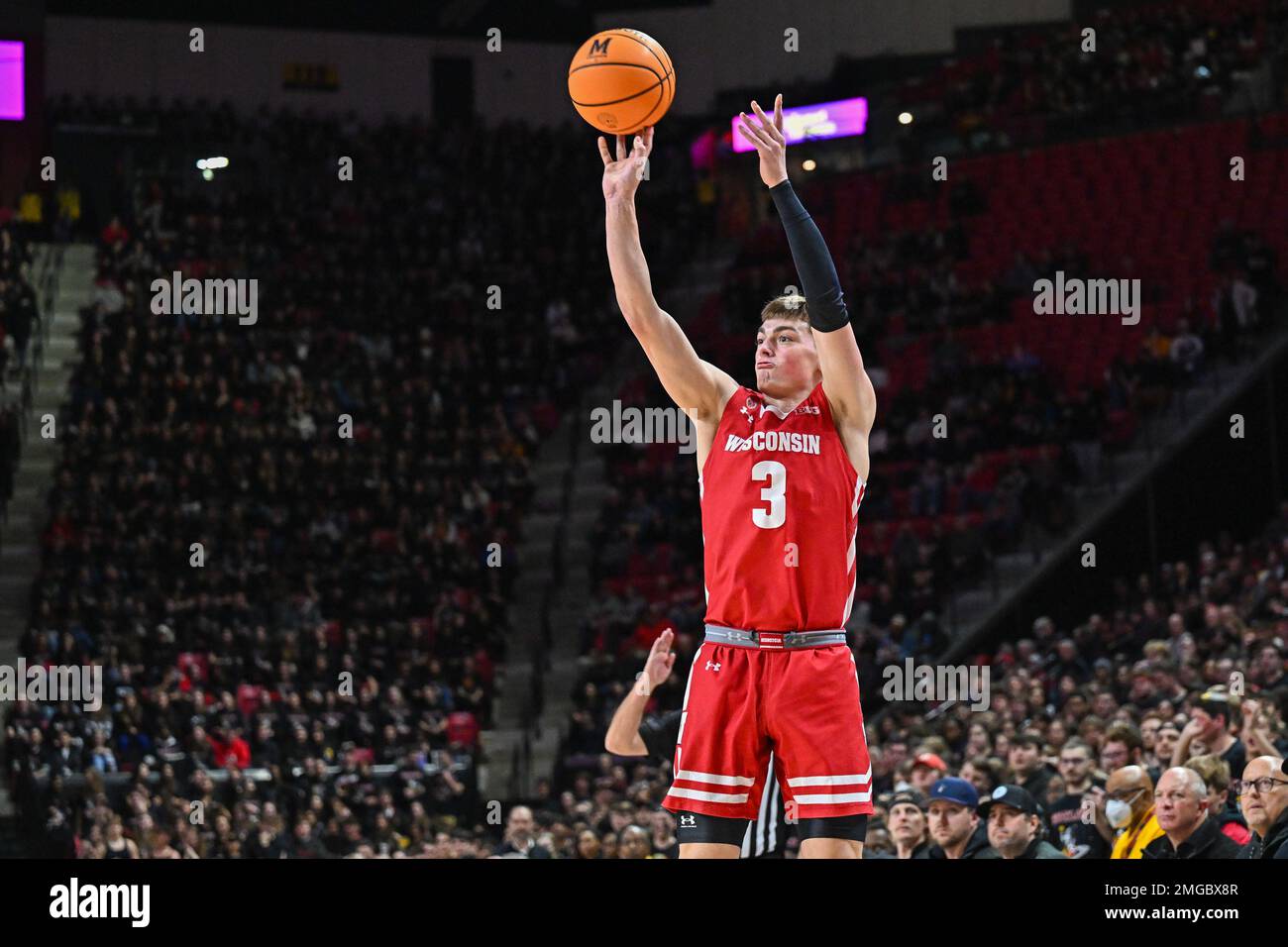 College Park, MD, USA. 25th Jan, 2023. Wisconsin Badgers guard Connor ...