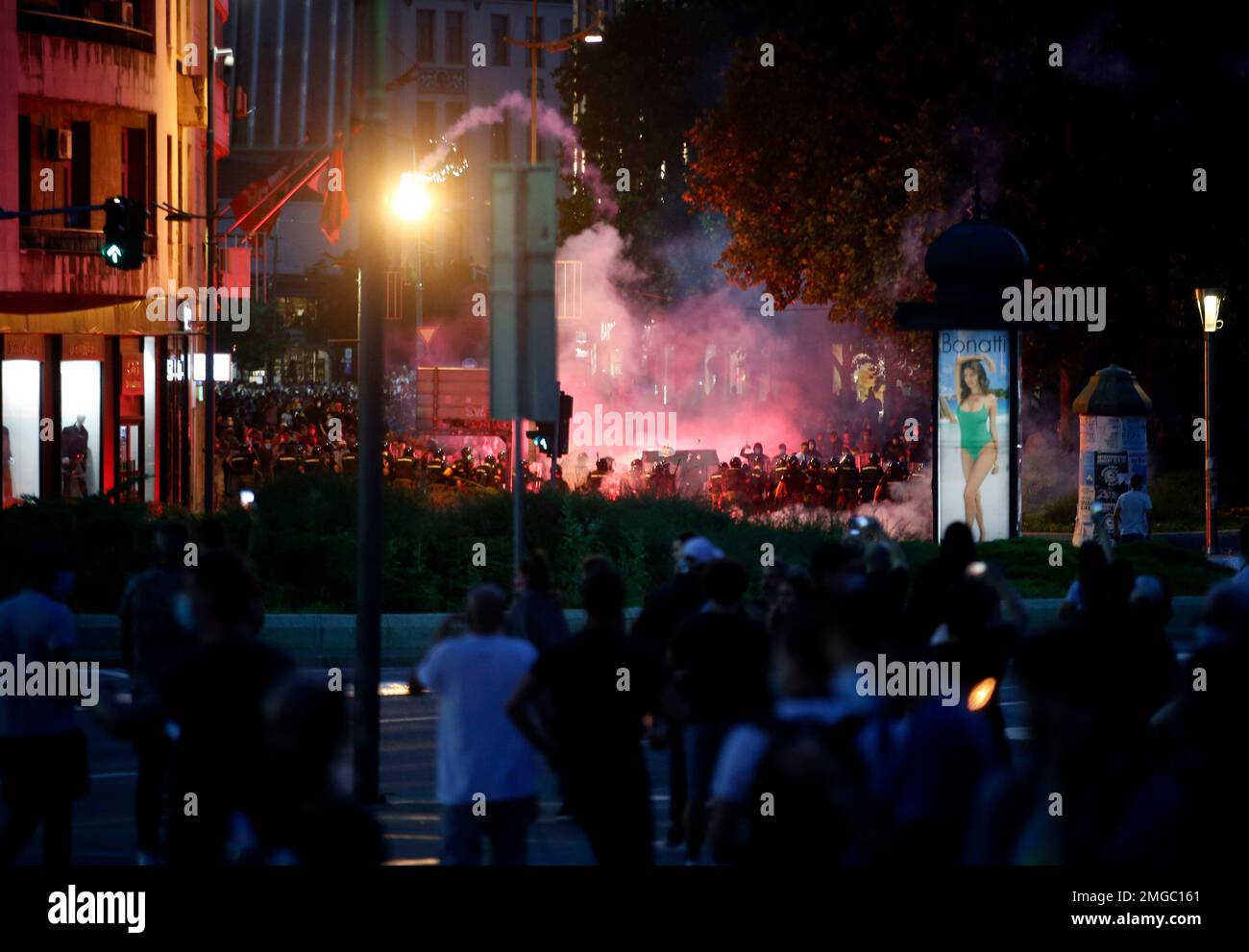 Serbian riot police clashes with protesters in Belgrade, Serbia ...
