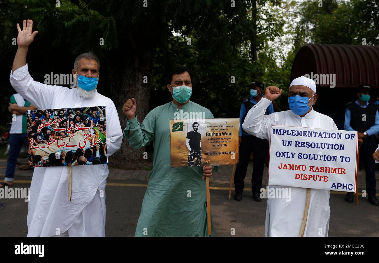 Supporters of All Parties Hurriyat Conference hold a demonstration to ...