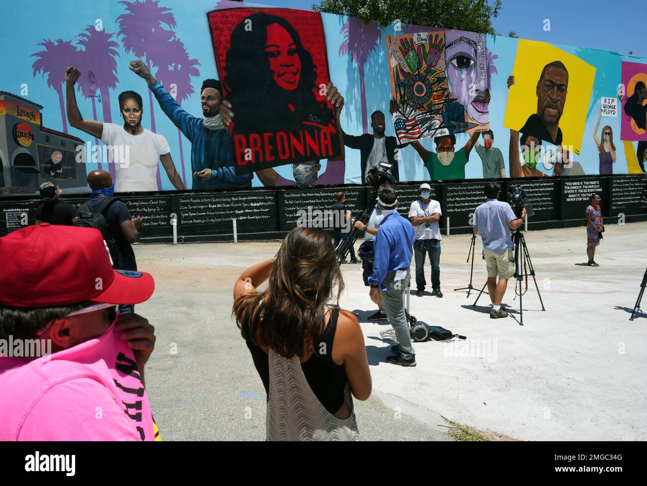 Visitors arrive for the unveiling of a 148-foot tribute mural to Black ...