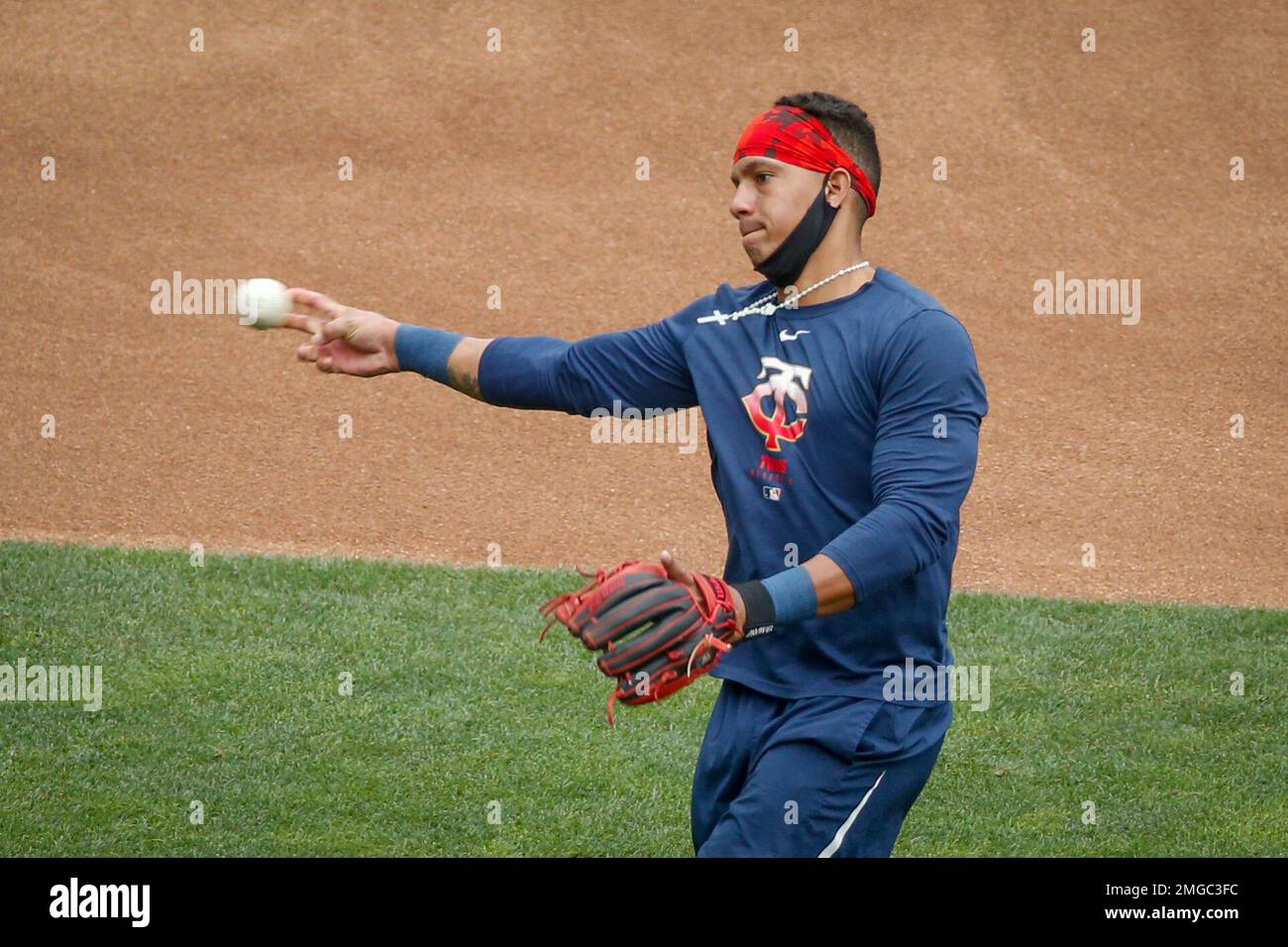 Minnesota Twins' Ehire Adrianza fields a ball in drills at a baseball ...