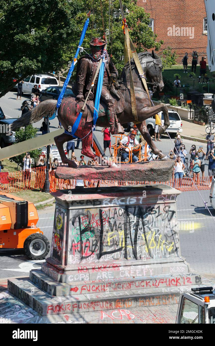 Statue lift off hi-res stock photography and images - Alamy