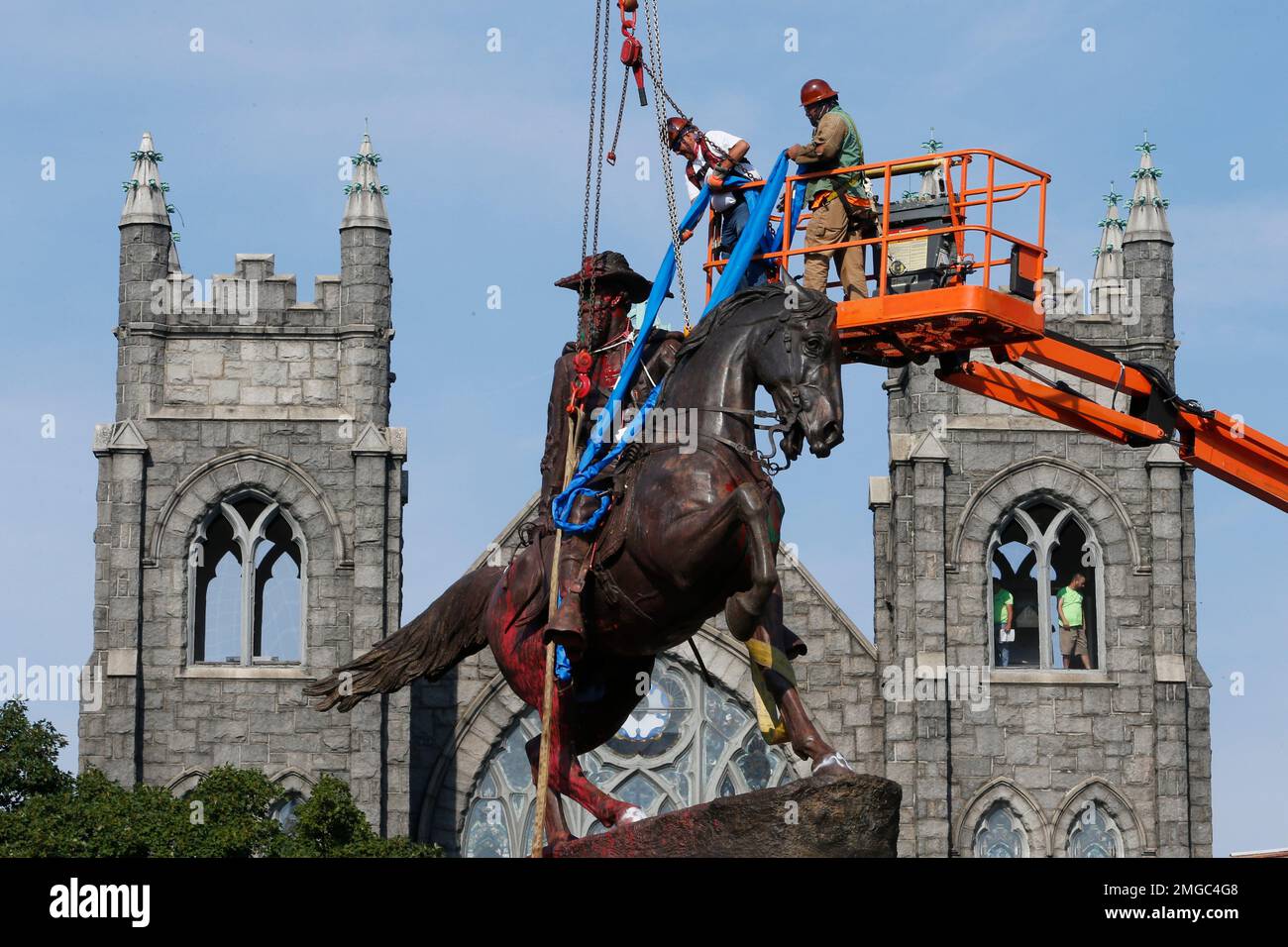 Crews attach straps to the statue Confederate General J.E.B. Stuart on ...