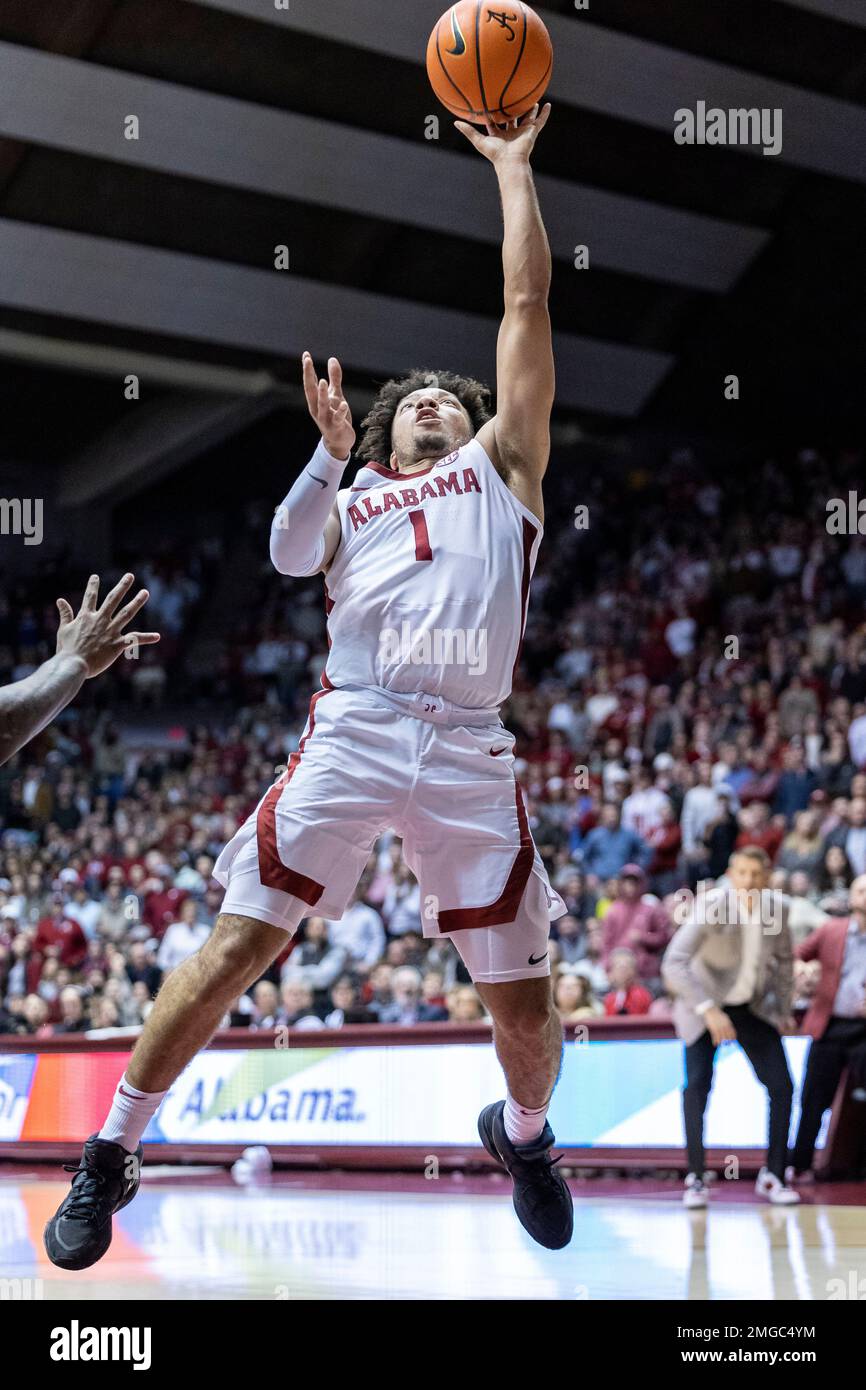 Alabama guard Mark Sears (1) shoots an open jump shot during the second ...