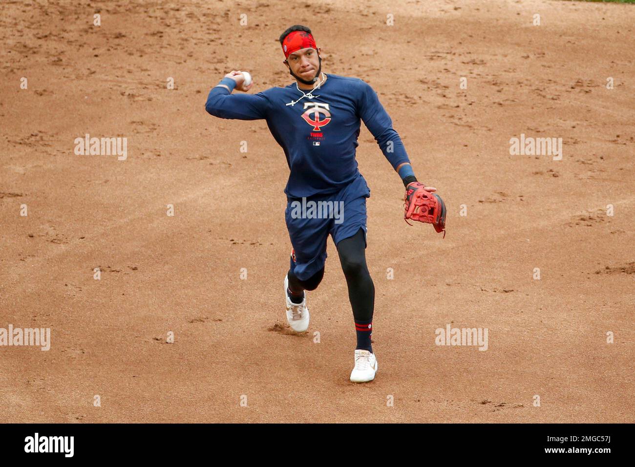 Minnesota Twins' Ehire Adrianza fields a ball in drills at a baseball ...