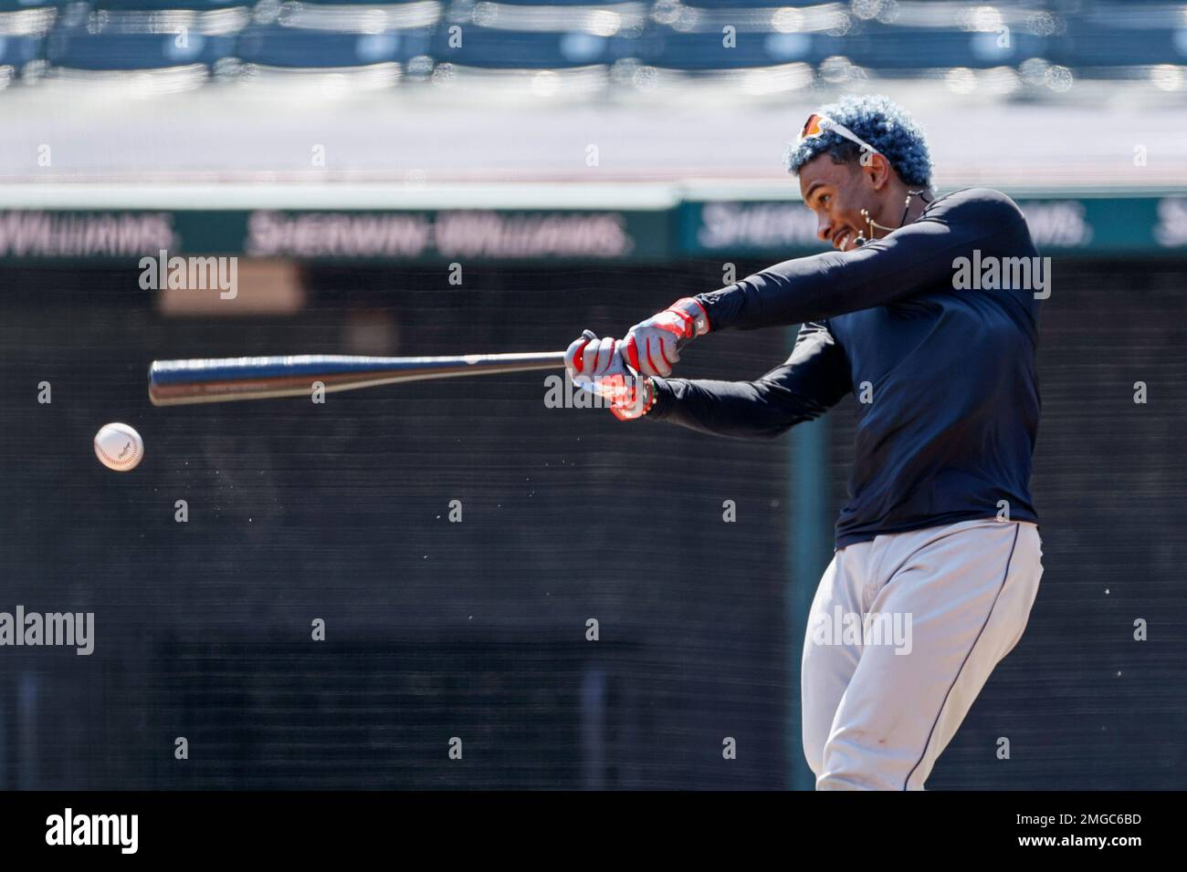 Cleveland Indians' Francisco Lindor bats during baseball practice at ...