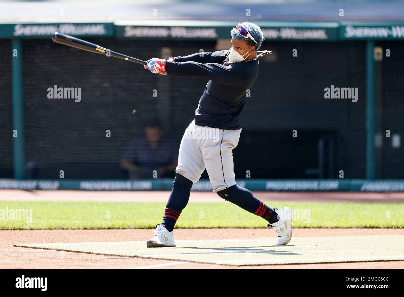 Cleveland Indians' Francisco Lindor bats during baseball practice at ...
