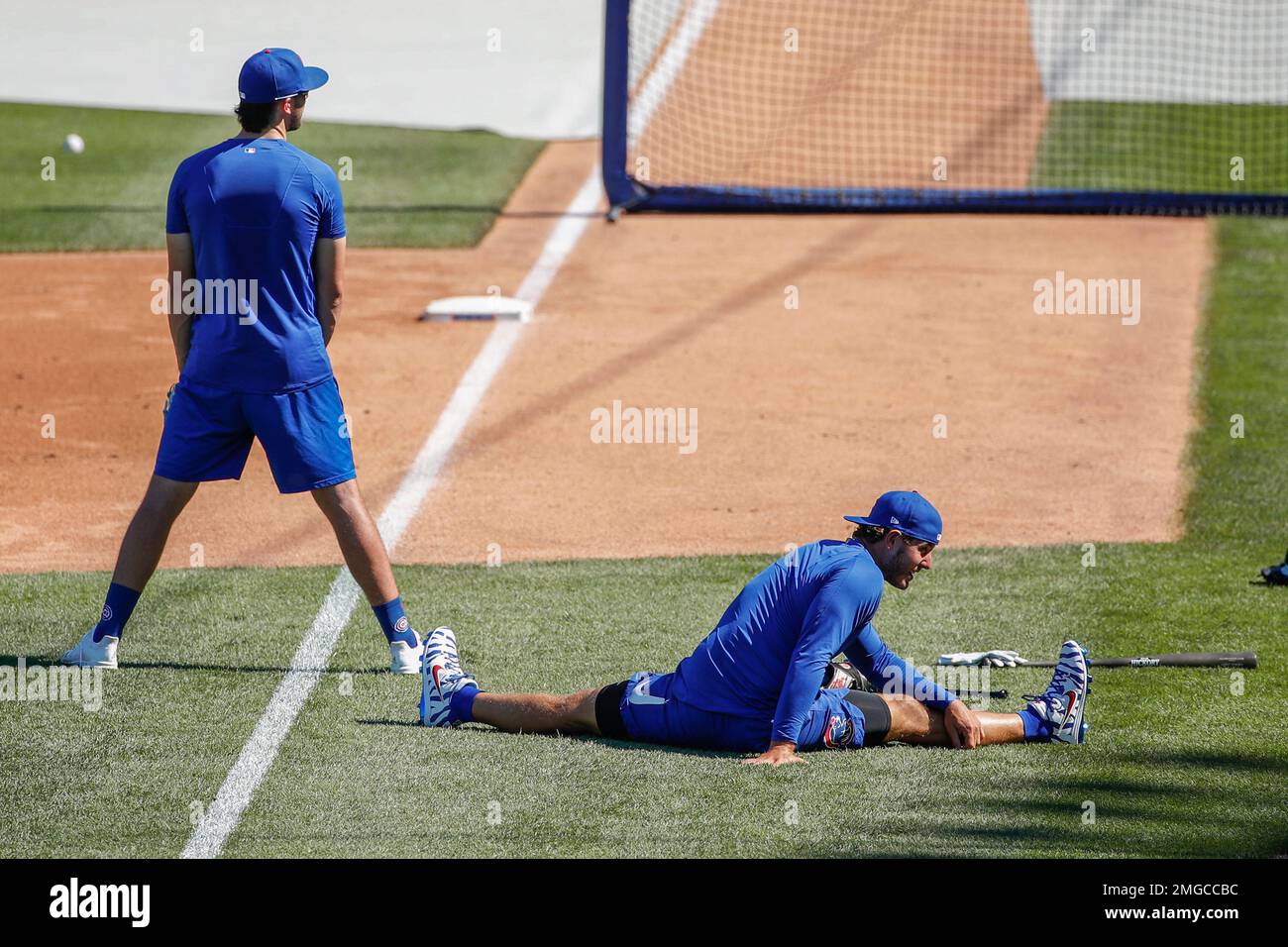 Chicago Cubs first baseman Anthony Rizzo, right, stretches, next to ...