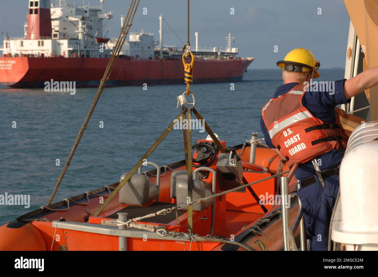 Boat in hoist hi-res stock photography and images - Alamy
