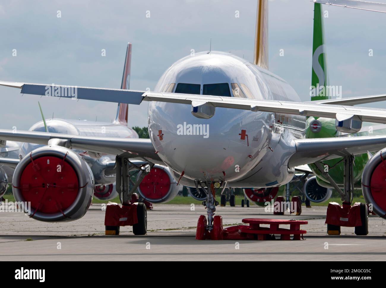 Brand-new planes of the Airbus factory Hamburg-Finkenwerder stand at ...