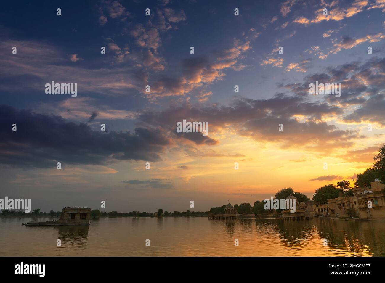 Nice sunset at Gadisar lake, Jaisalmer, Rajasthan, India. Setting sun ...