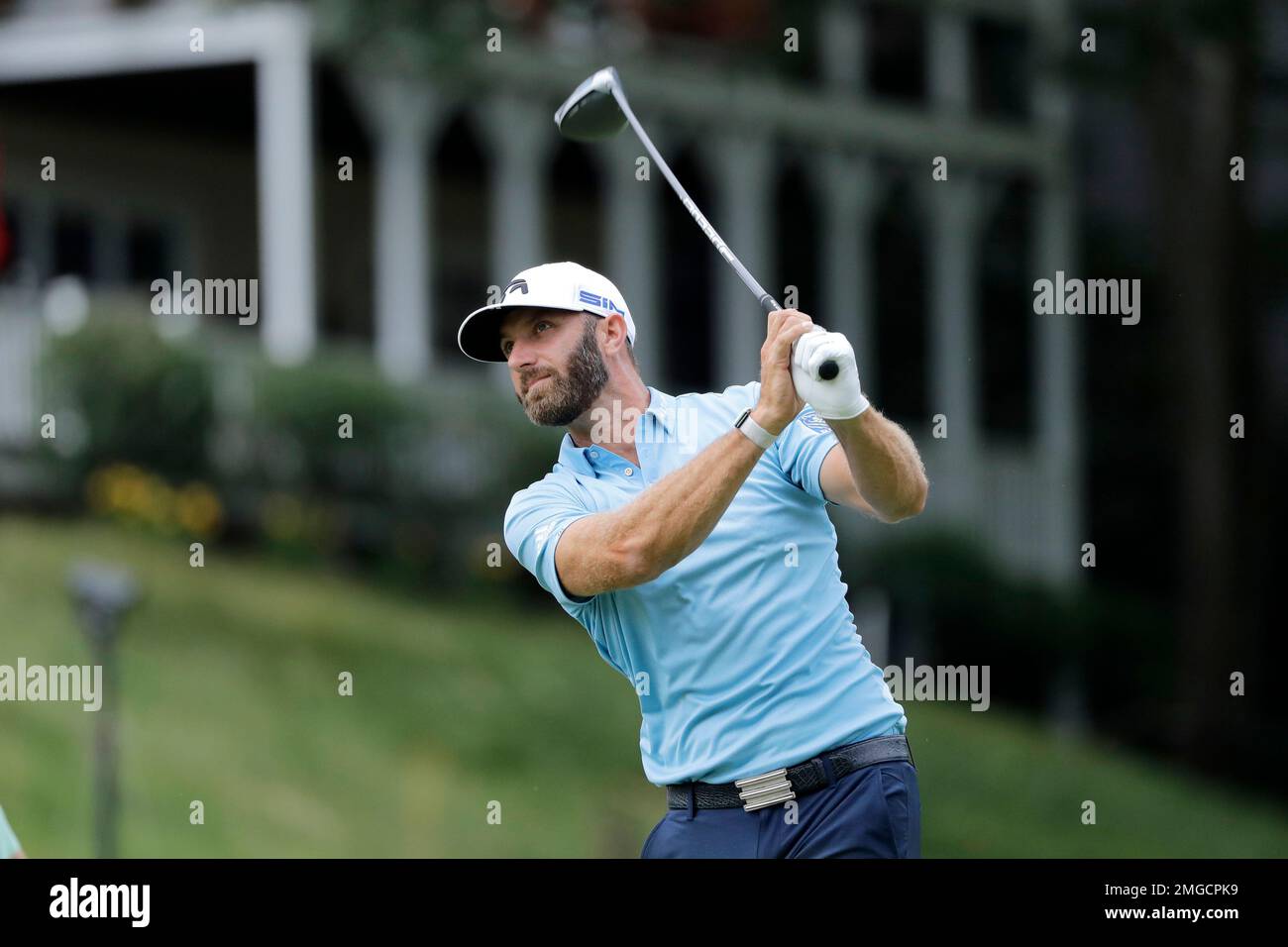 Dustin Johnson tees off on the 18th hole during the final round of the ...