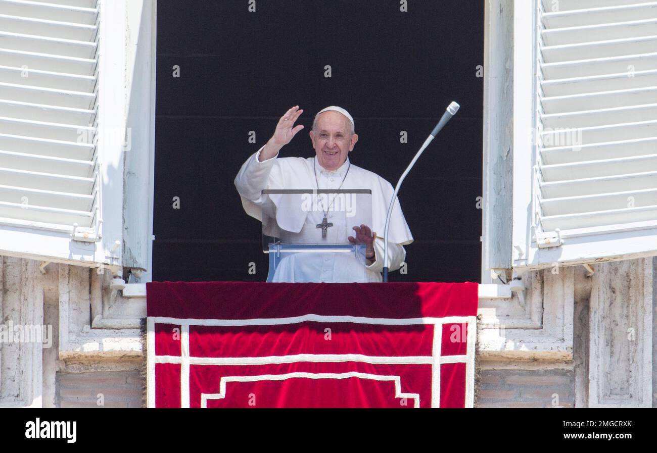 Pope Francis waves to the faithful from the window of his studio ...