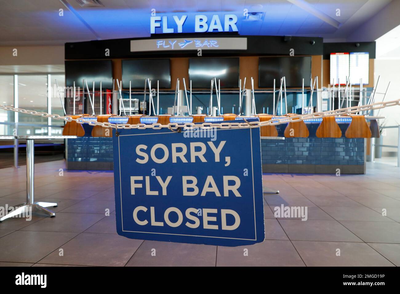 A sign informs travelers that the Fly Bar at Love Field is closed in ...