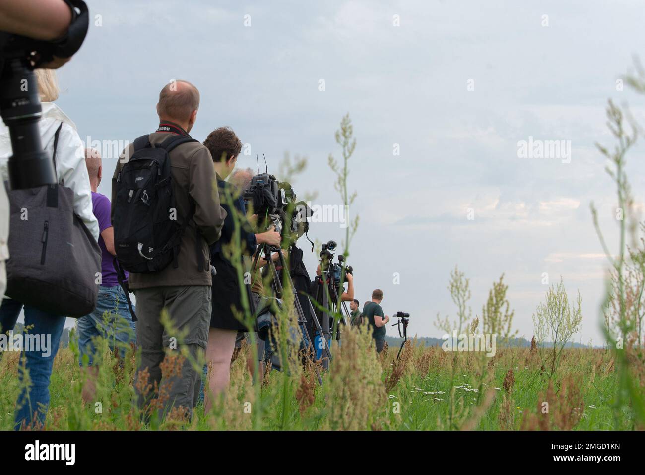 Polish media wait for U.S. F-22 Raptors assigned to the 90th ...