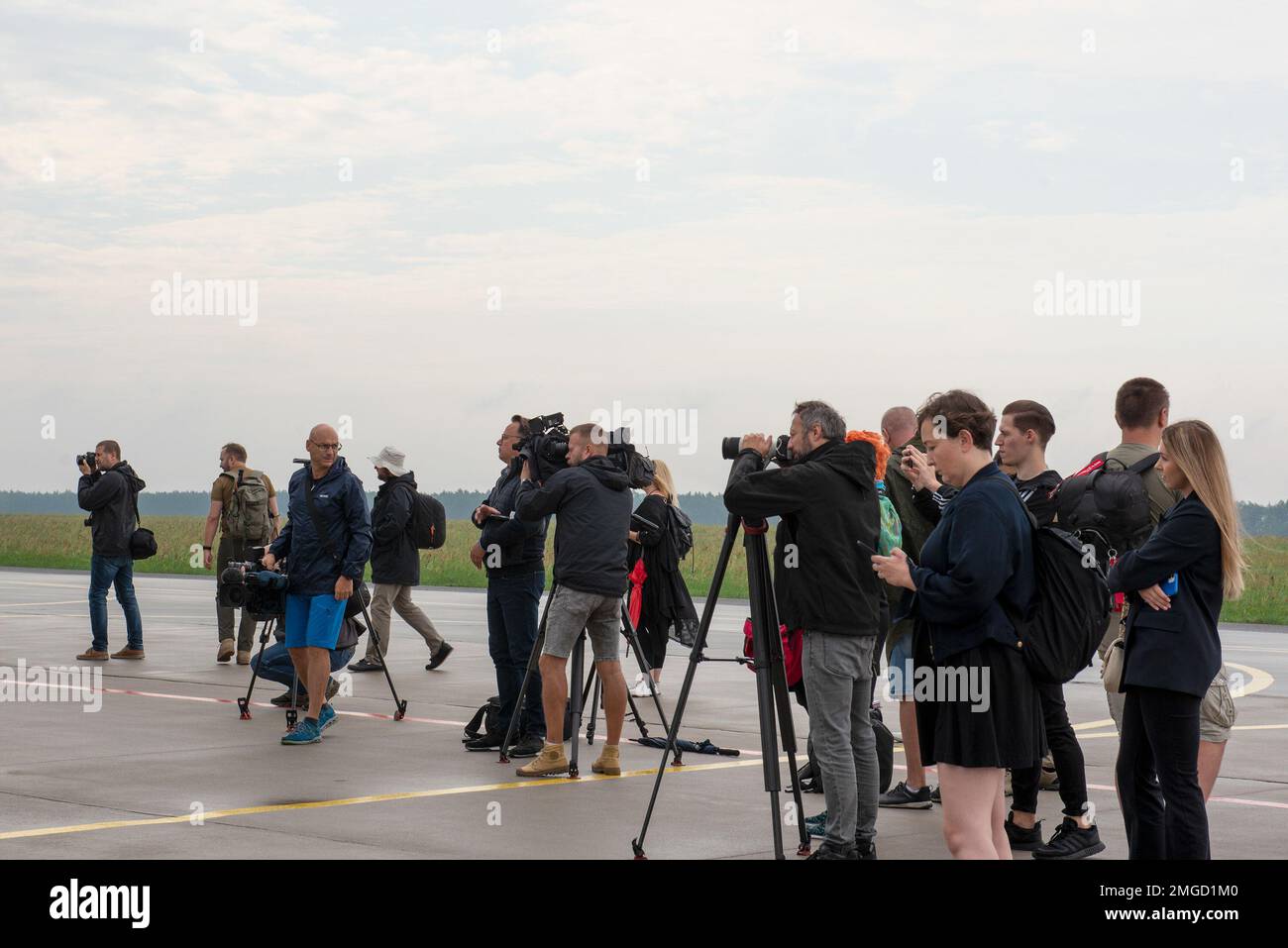 Polish media line up to take pictures of an F-22 Raptor assigned to the ...