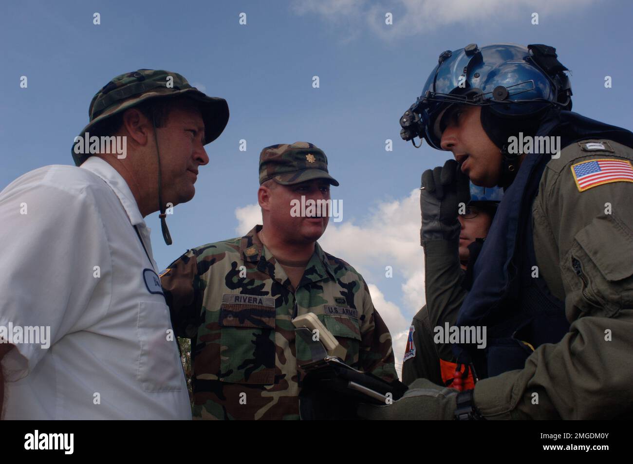 Aircrafts - Sand Baggers - 26-HK-57-119. Military personnel, air crew ...