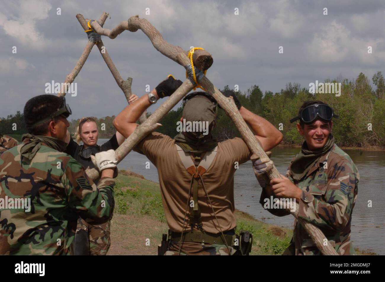 Aircrafts - Sand Baggers - 26-HK-57-100. Military personnel holding ...
