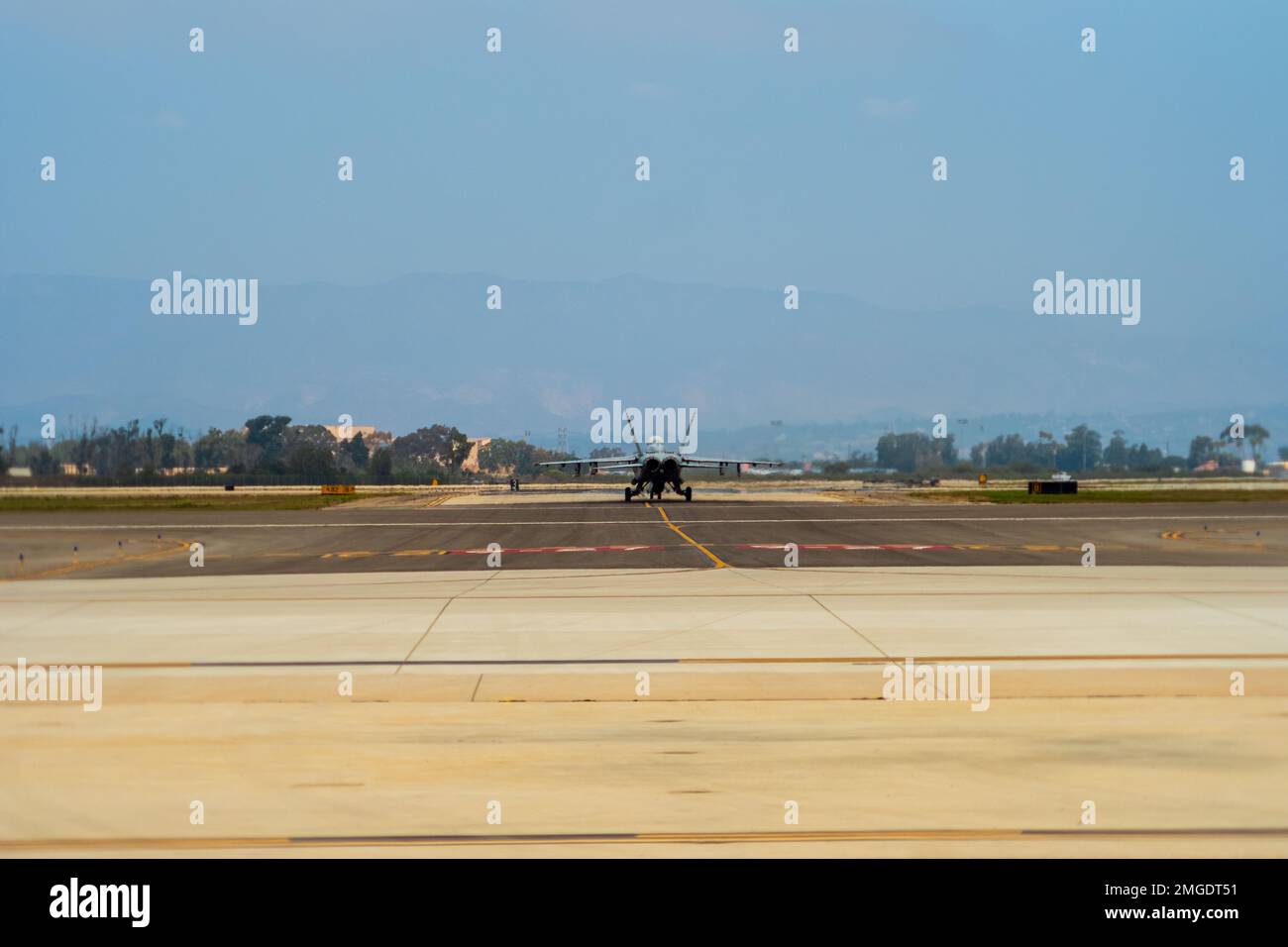 220823-N-KD414-1088 POINT MUGU, Calif. (Aug 23, 2022) – An F/A-18F ...