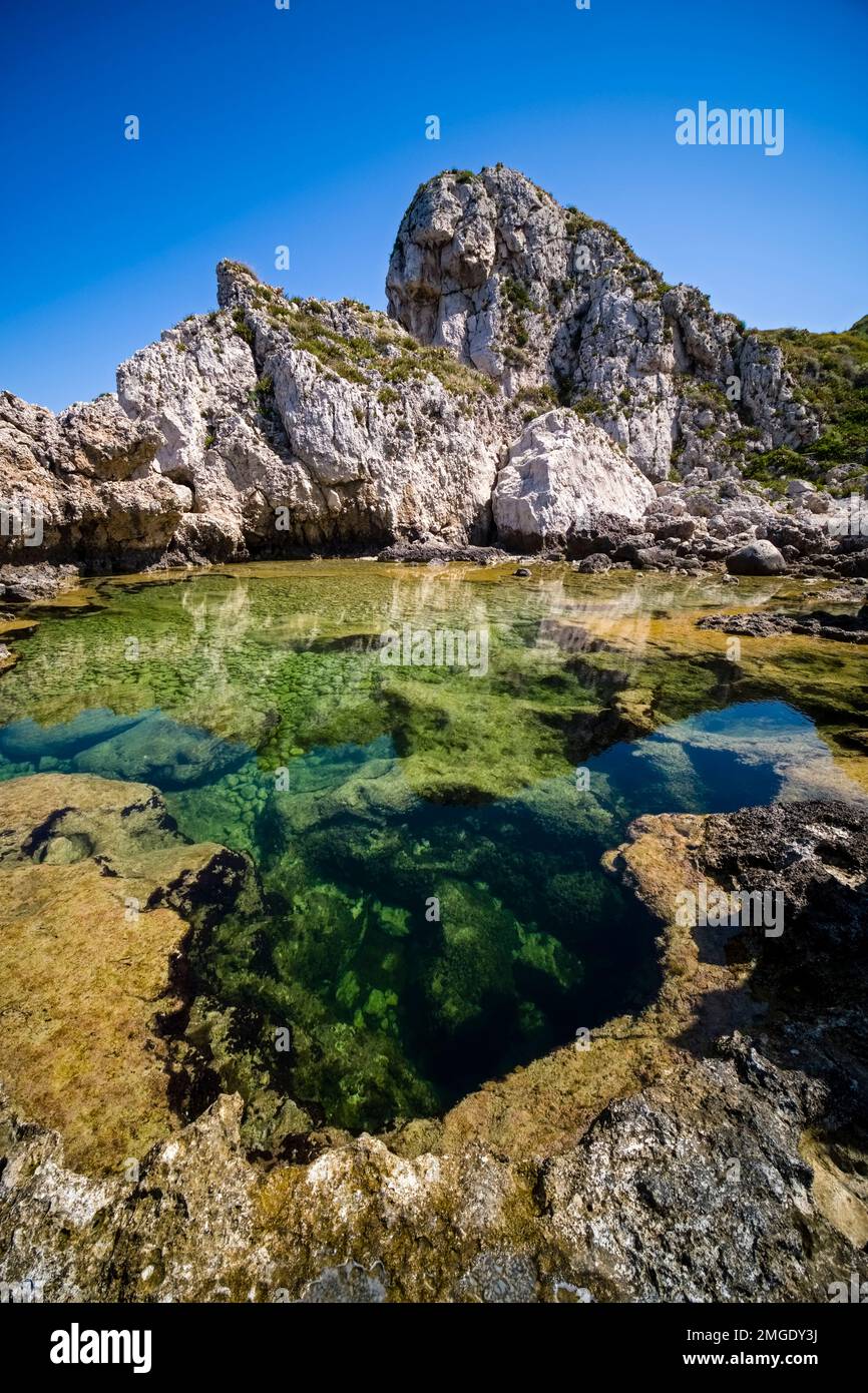 Pool of Venus, Piscina di Venere, a beautiful pool surrounded by rocks ...