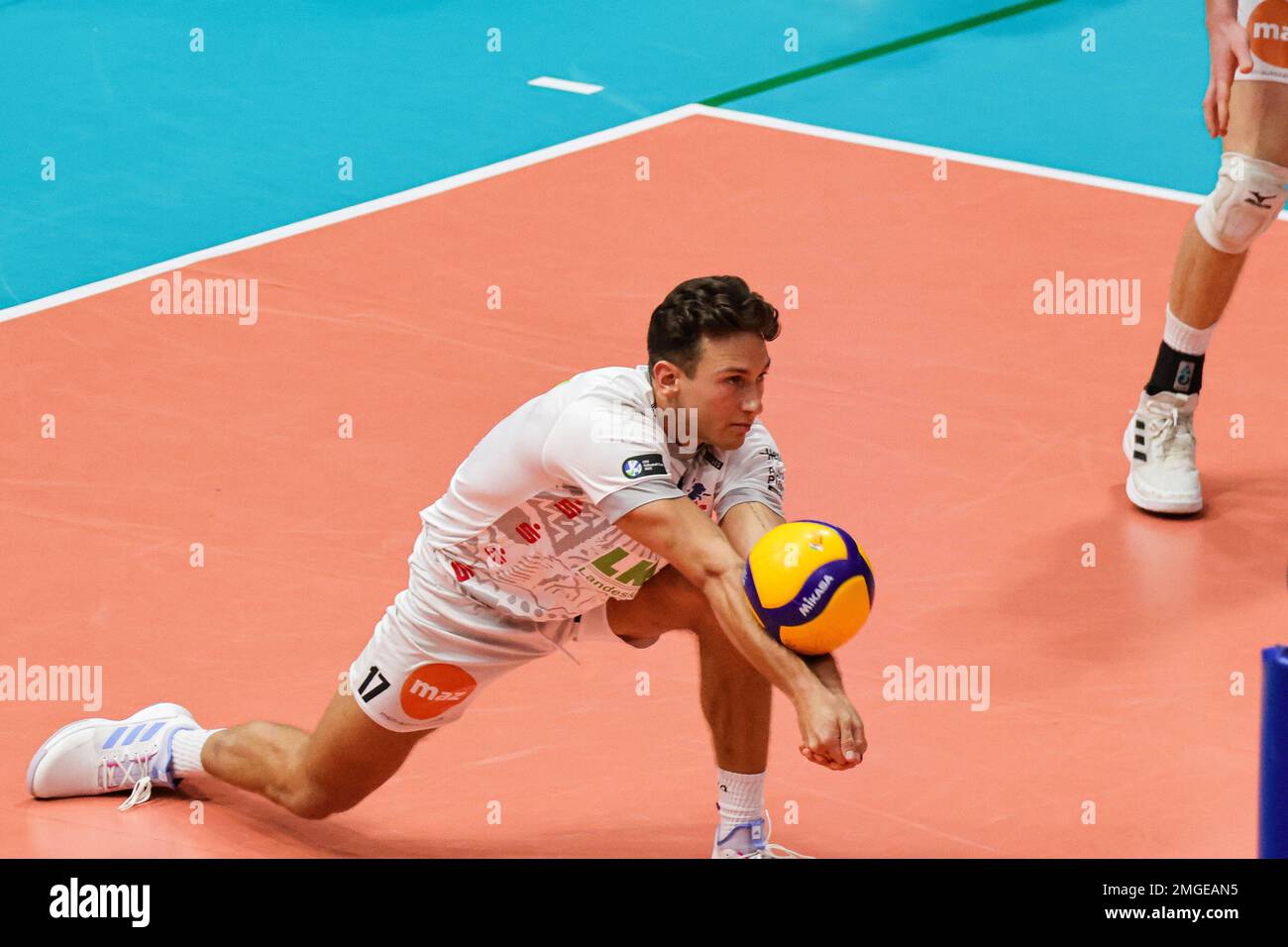 Colton Mark Cowell receive the ball (SVG Luneburg) during the ...
