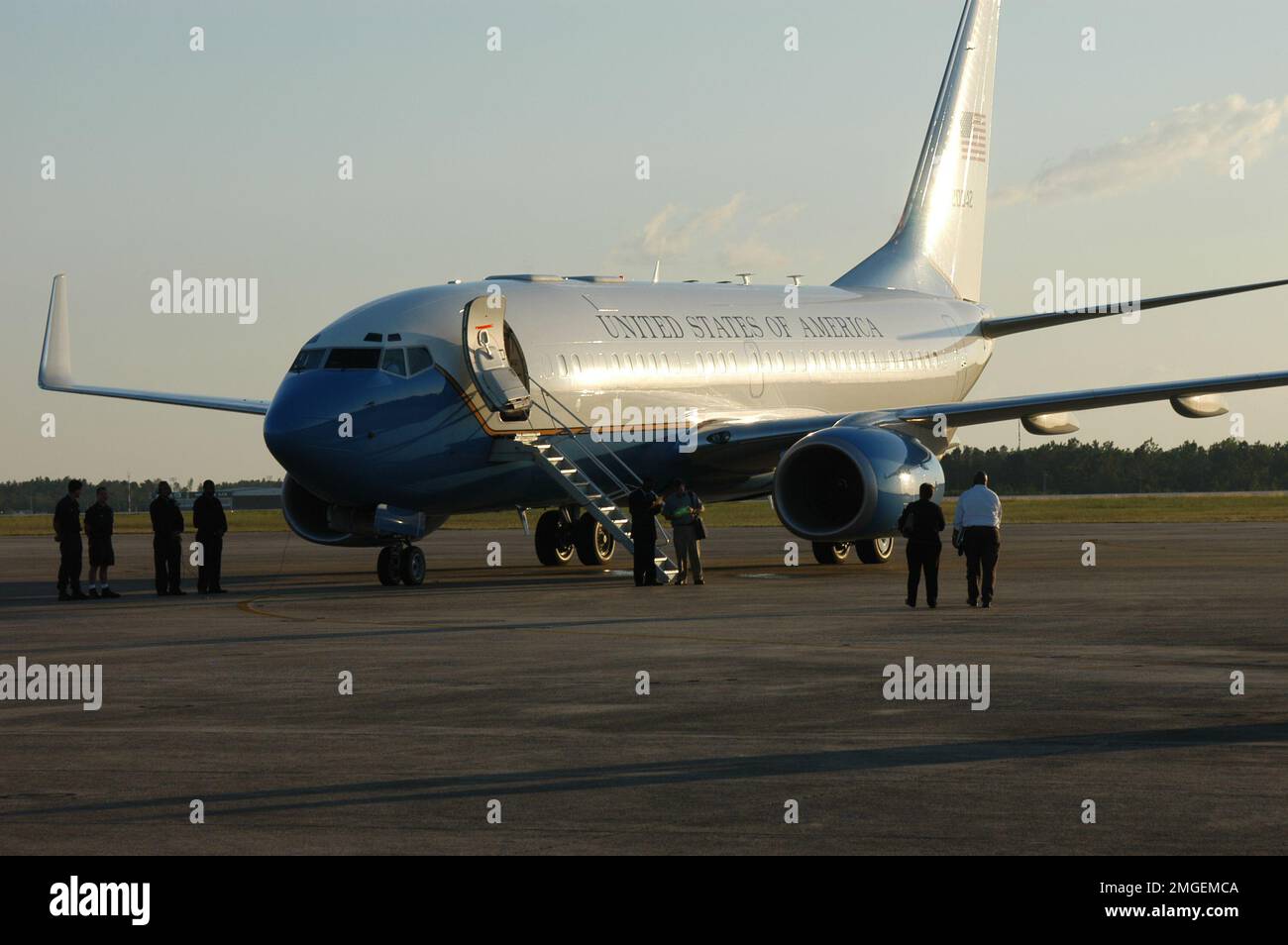 Aircraft on the ramp hi-res stock photography and images - Alamy