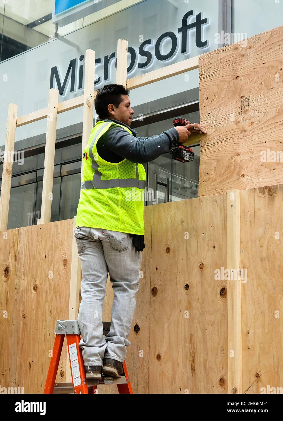 A Microsoft store on Fifth Avenue being boarded up after a night of ...