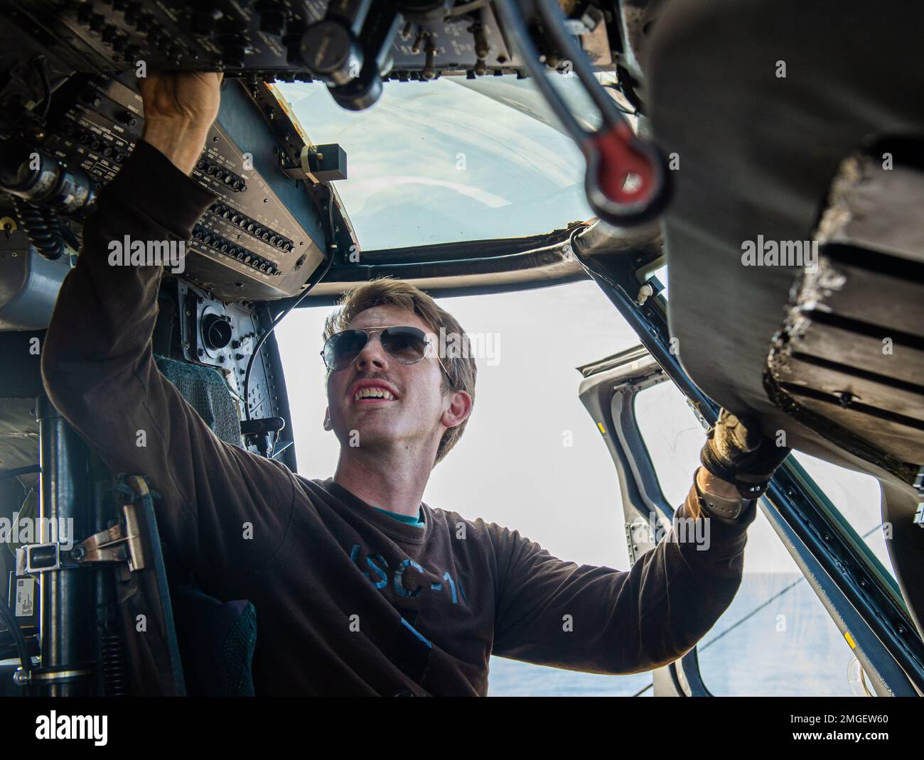 Uss enterprise carrier strike group hi-res stock photography and images ...
