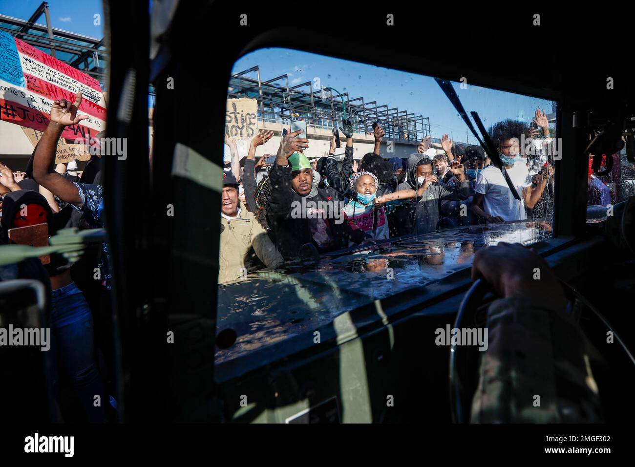 Protesters refuse to allow National Guard personnel to advance towards ...